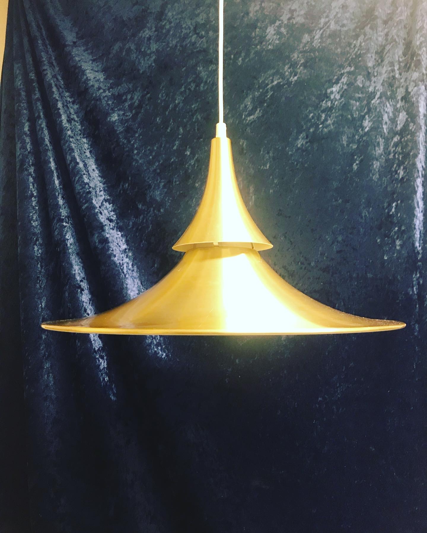 4036. Stor pendel 1970 erne i messing. - Retro og design